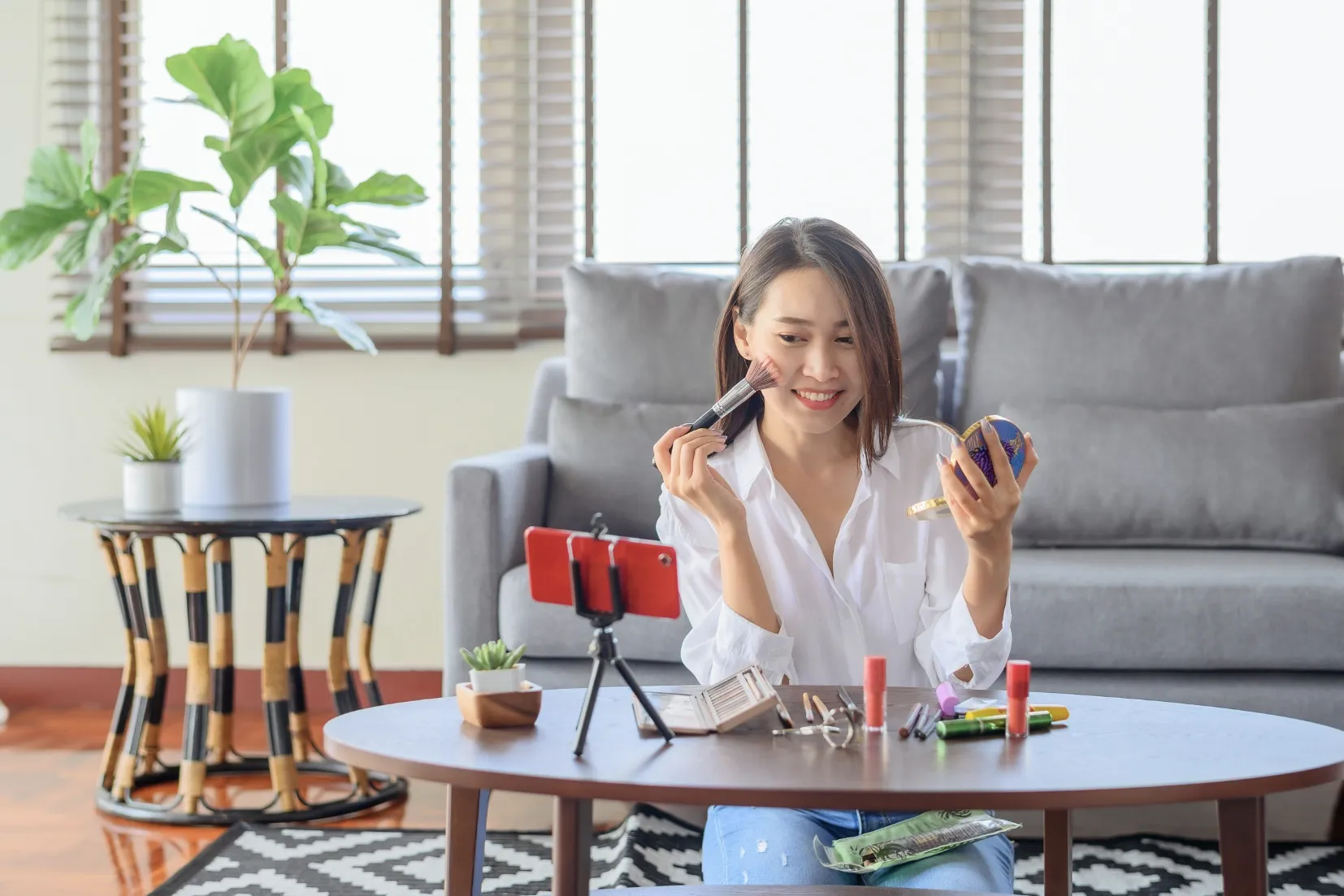 5 Cara Menjadi Beauty Influencer yang Sukses dan Berpengaruh - Ratu AI