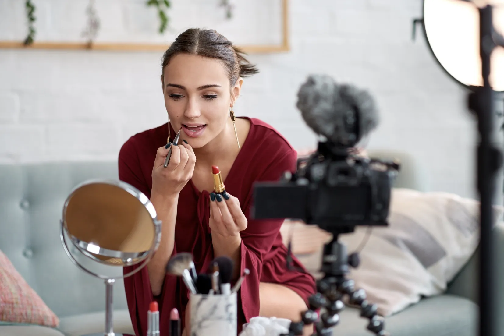 5 Cara Menjadi Beauty Influencer yang Sukses dan Berpengaruh - Ratu AI