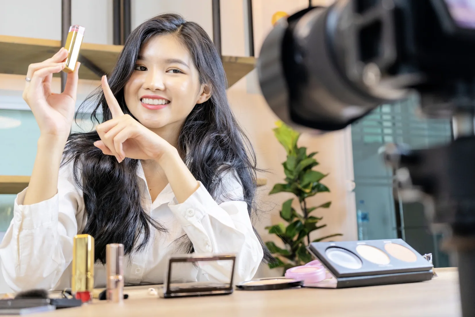 5 Cara Menjadi Beauty Influencer yang Sukses dan Berpengaruh - Ratu AI