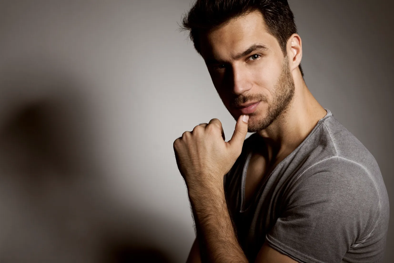 5 Cara Menjadi Pria Sejati: Panduan Langkah Demi Langkah - Ratu AI