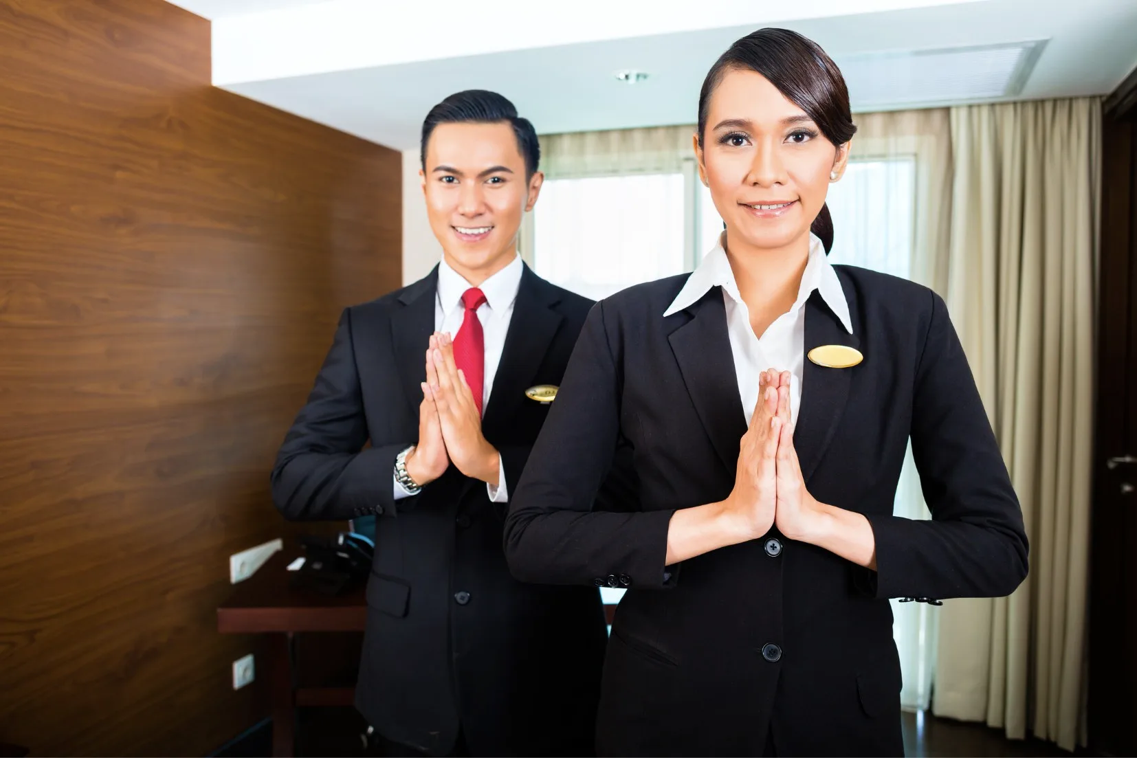 AI dalam Bidang Perhotelan: Layanan dan Pengalaman Pelanggan yang Ditingkatkan - Ratu AI